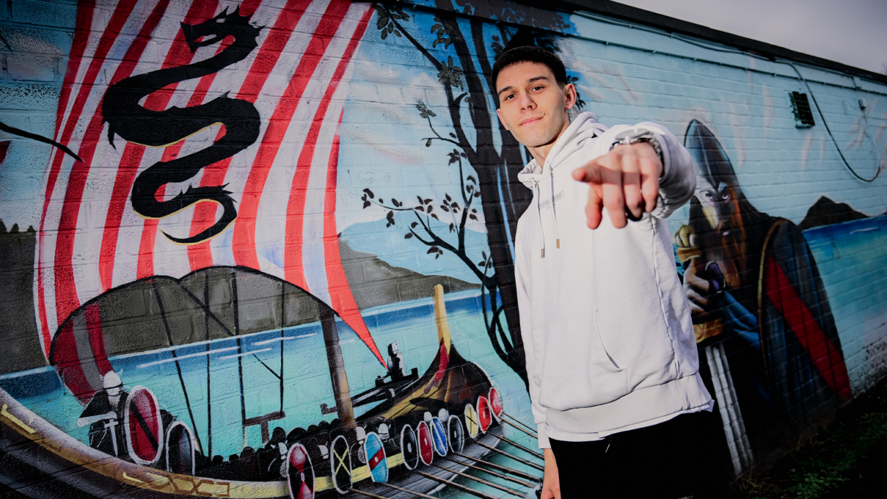 Géza arrives at BP! - Grimsby Town Football Club