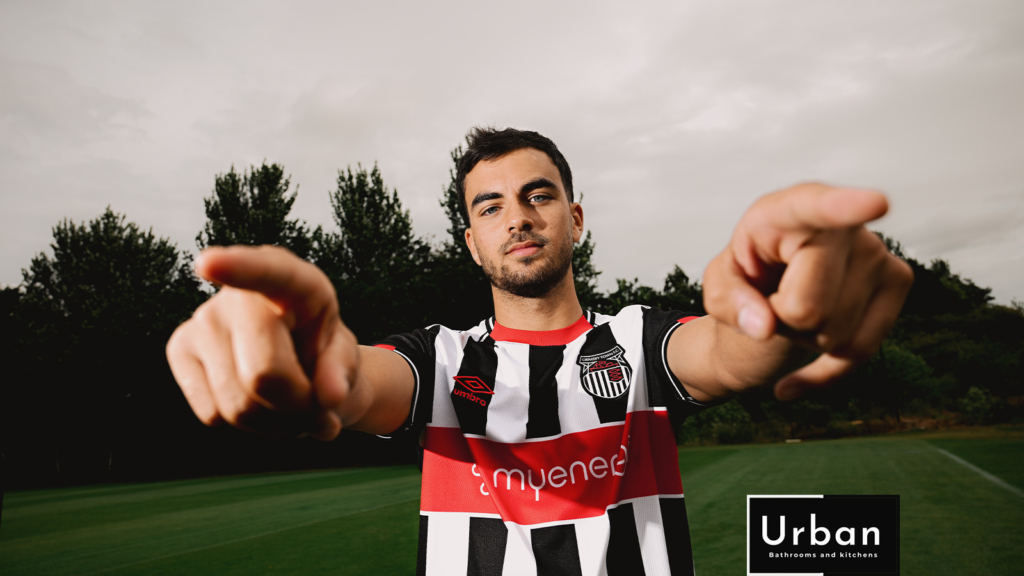 Zak Gilsenan is a Mariner! - Grimsby Town Football Club